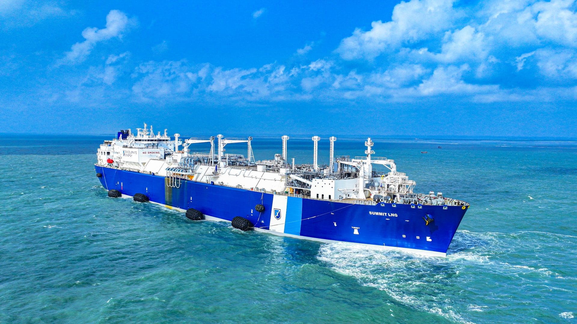 Govt cancels summit LNG contract, moves to tender for new FSRU project ...